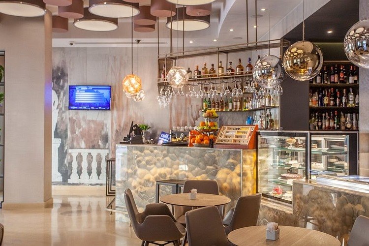Hotel Colosseo | Luxury Albania Hotel | Regenr
